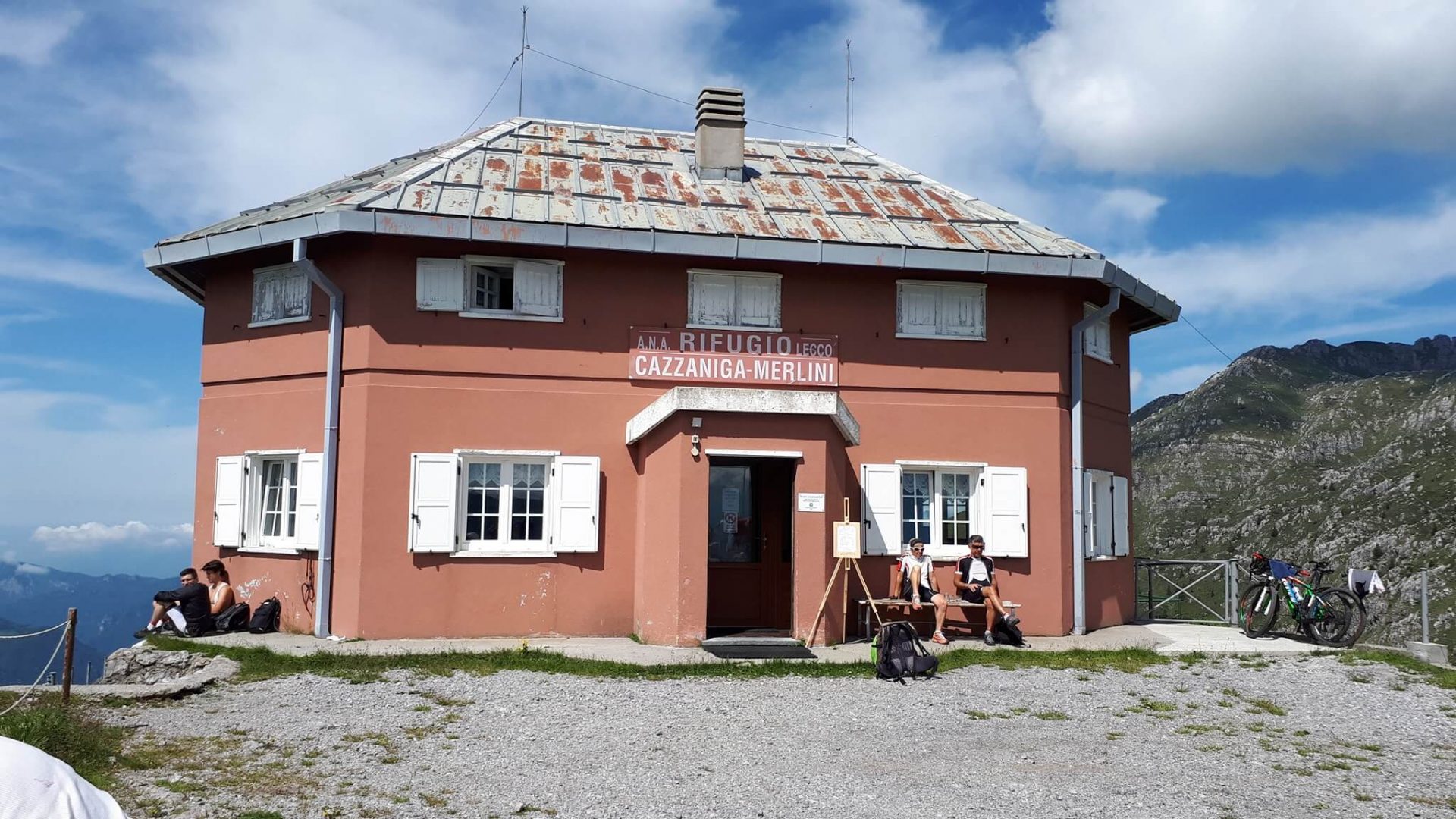 Aided path of the Stradini